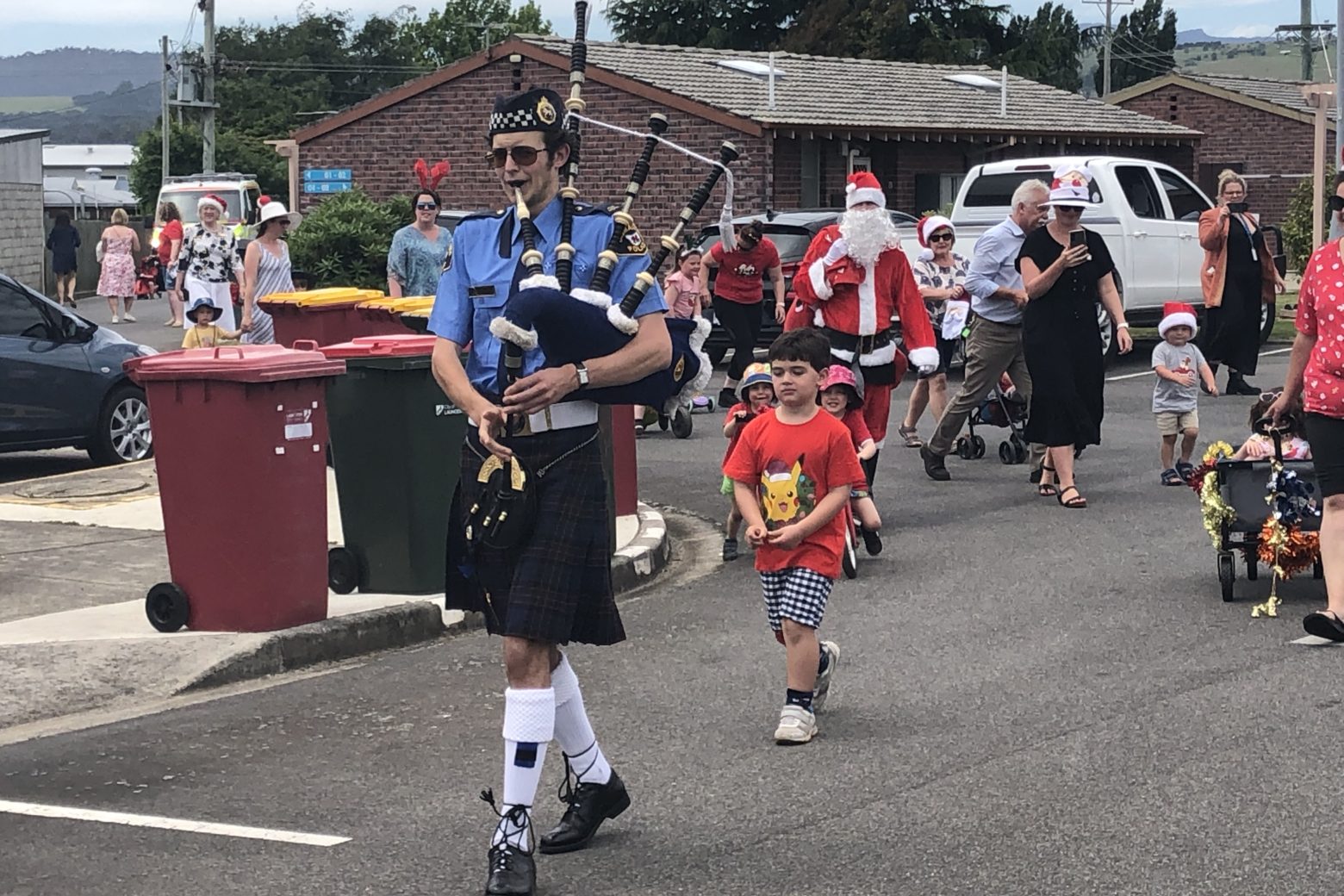 Christmas Parade at Regis Retirement Village Norwood – Regis Aged Care