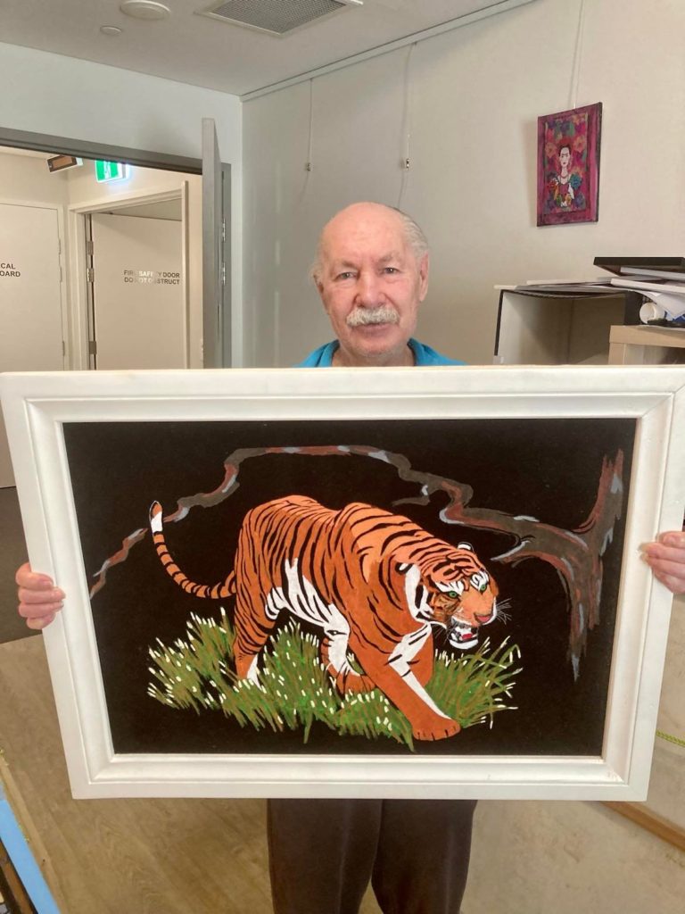 Artist brings splash of colour to Regis North Fremantle – Regis Aged Care