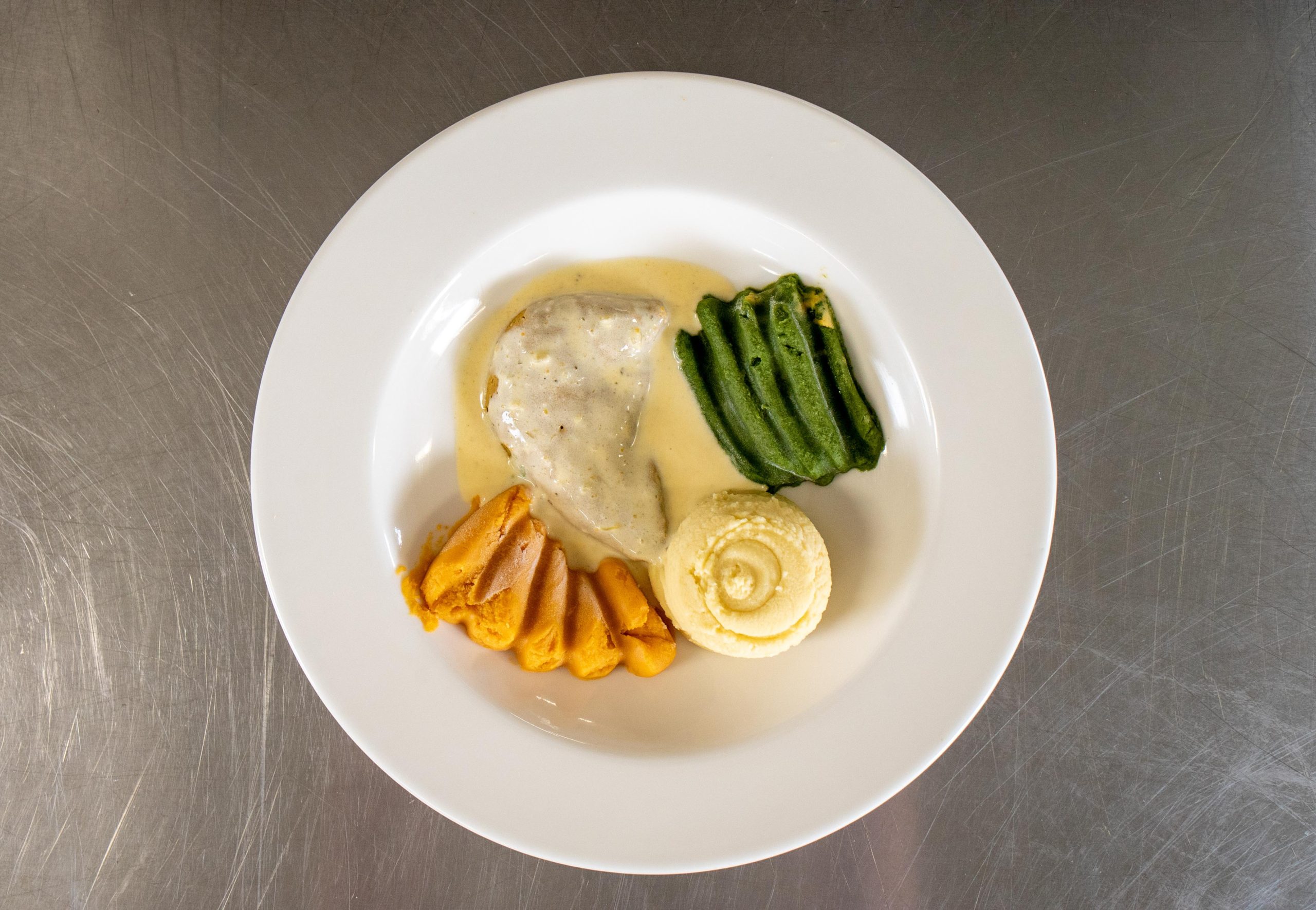 Mealtimes at Regis – Regis Aged Care